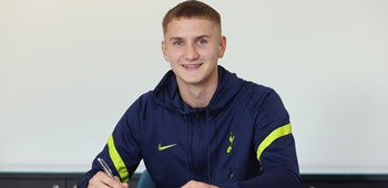 Gunter signs first pro deal | Tottenham Hotspur