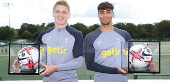 Mementos for Academy’s debut duo | Tottenham Hotspur
