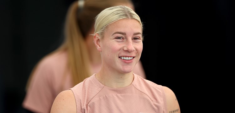 Bethany England: “My mum couldn’t even look!” | Tottenham Hotspur